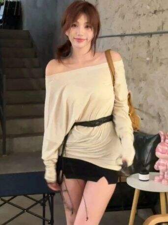 CSGO美女主持晒照，绝好容颜加气质穿搭，一双腿又白又长，太好看了！_特玩娱乐站yule.te5.cn