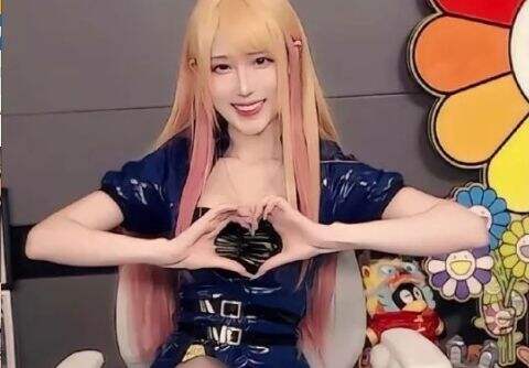 腐团儿直播COS女警：皮衣长腿魅力难挡，好身材藏不住，网友：请抓我吧_特玩娱乐站yule.te5.cn