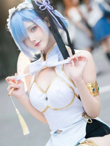 《从零开始的异世界》雷姆旗袍COS：还原度极高，神仙颜值赏心悦目_特玩娱乐站yule.te5.cn