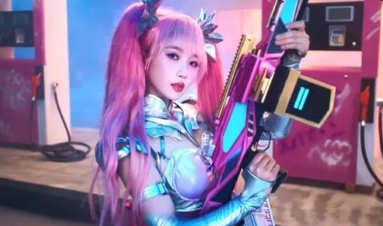 虞书欣COS《和平精英》女枪手，粉色双马尾太可爱，又甜又酷绝绝子_特玩娱乐站yule.te5.cn