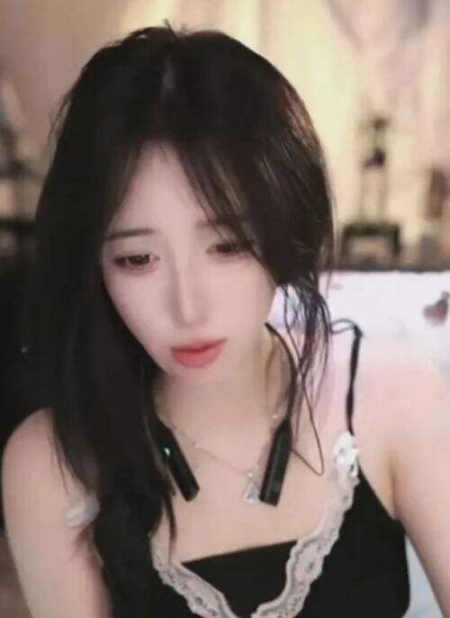 呆妹儿转型PK陷窘境，自曝月发红包几十万，直播间竟讨不到10元礼物_特玩娱乐站yule.te5.cn